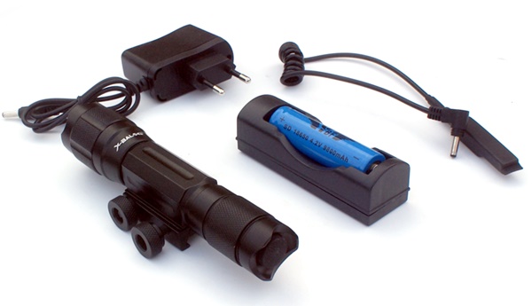 Akkumulátoros fegyverlámpa, sínre szerelhető, 15 cm-es, 787898 ...